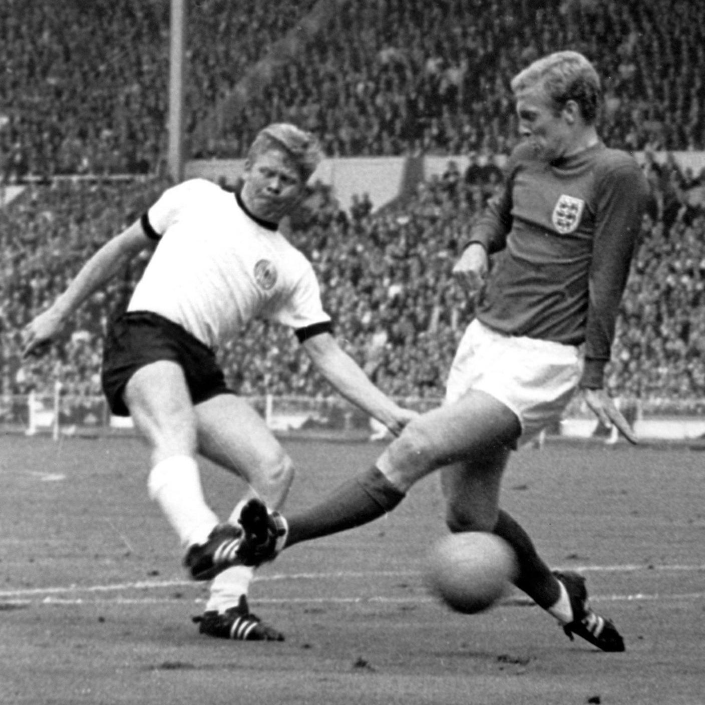 Helmut Haller e il pallone della finale mondiale del '66 - RSI ...