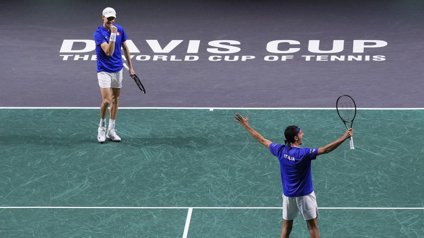 Sinner batte ancora Djokovic e il doppio riporta l’Italia in finale - RSI Sinner batte ancora Djokovic e il doppio riporta l’Italia in finale - RSI